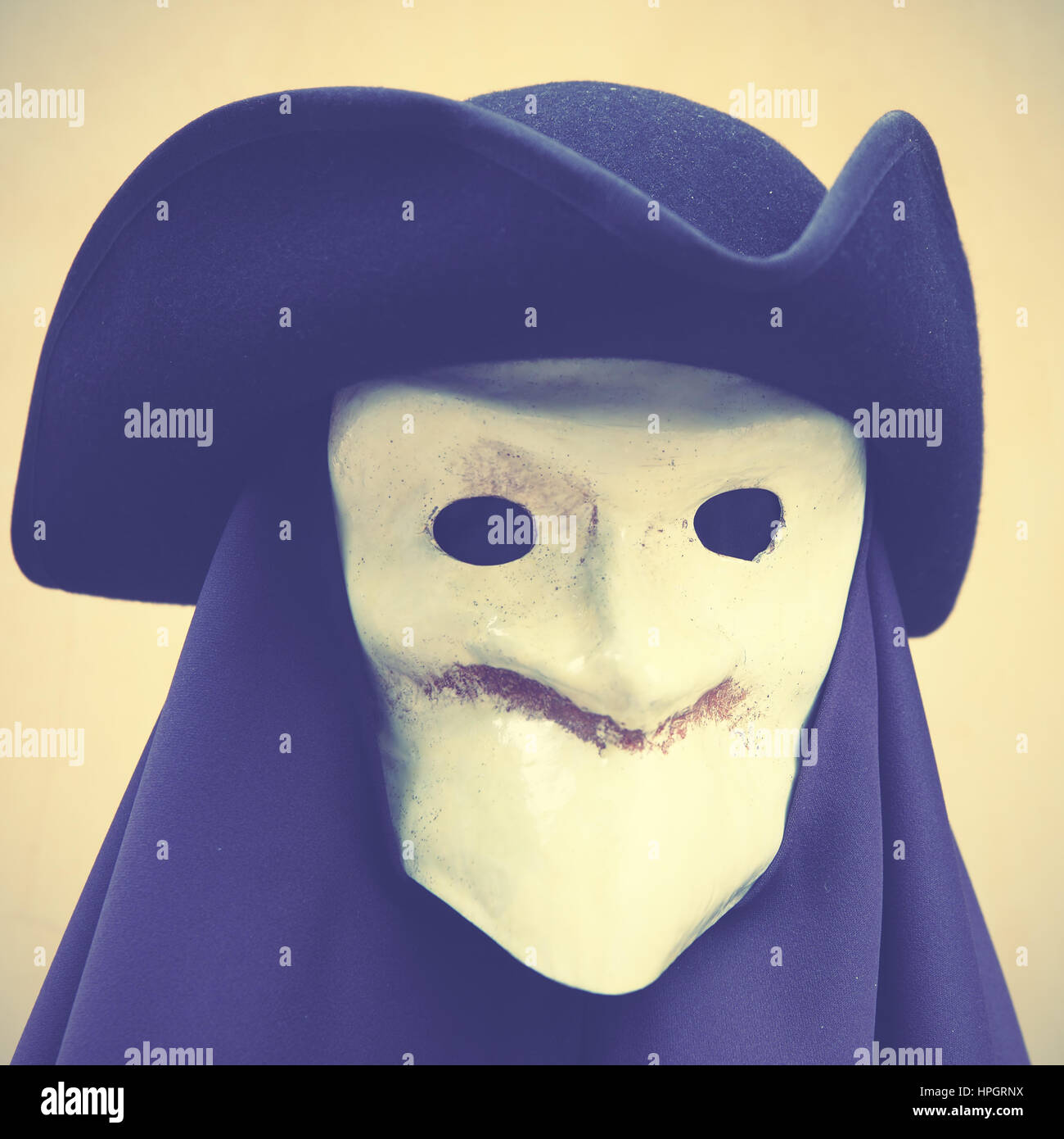 Traditional venice mask and carnival costume on mannequin in Venice ...