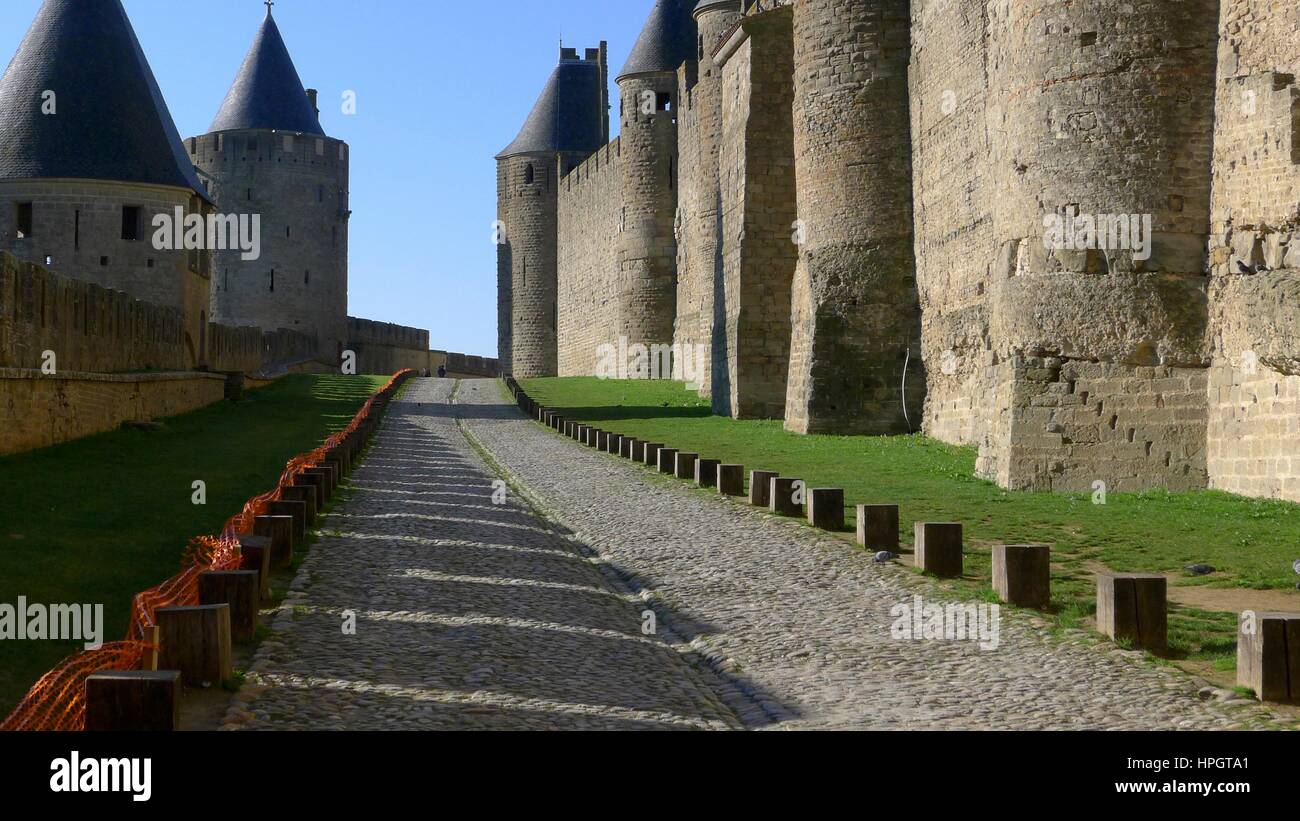 Outer curtain walls hi-res stock photography and images - Alamy