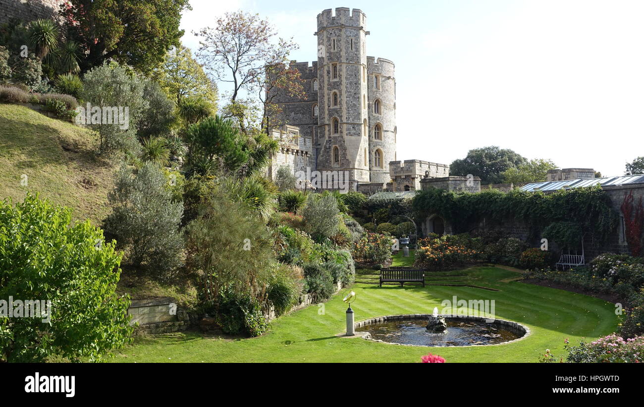 Windsor castle garden hi-res stock photography and images - Alamy