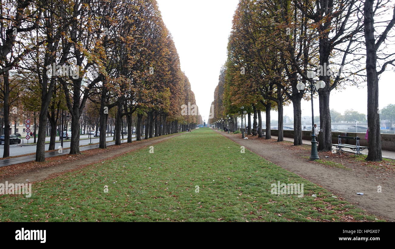 Fall colors in paris hi-res stock photography and images - Alamy