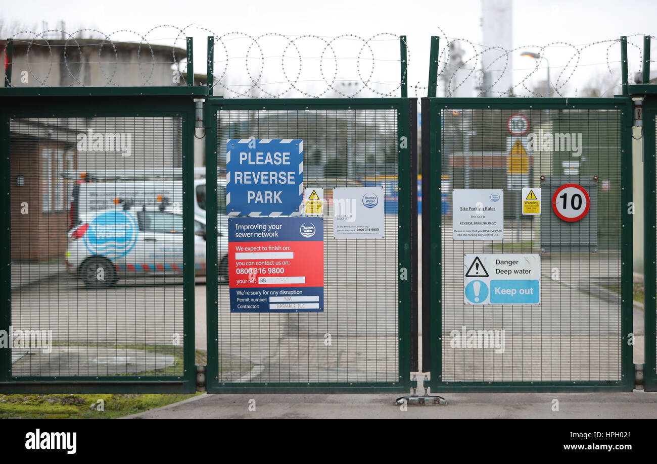 Thames water sewage treatment works hi-res stock photography and images ...