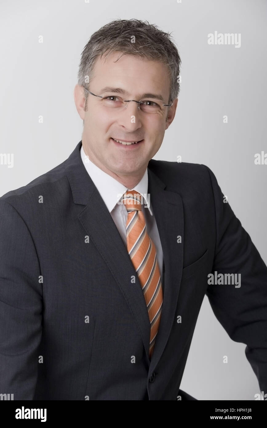 Model released , Businessmann, 40+, im Portrait - business man in ...