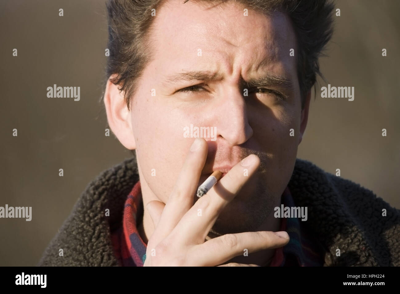 Model released , Mann raucht - man smoking Stock Photo - Alamy