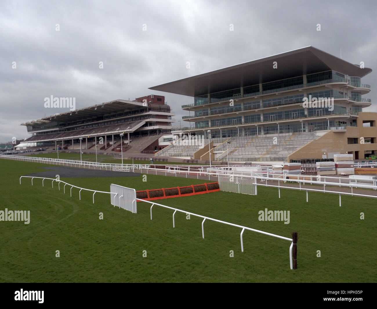 Cheltenham racecourse festival aerial hi-res stock photography and ...