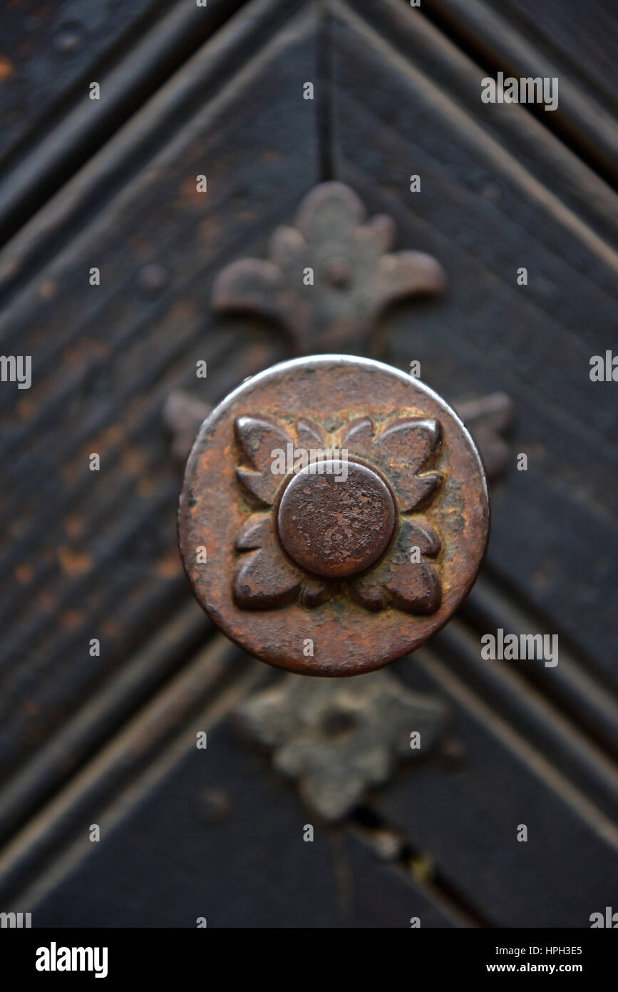 Rusty iron door knob on a vintage wooden door Stock Photo - Alamy