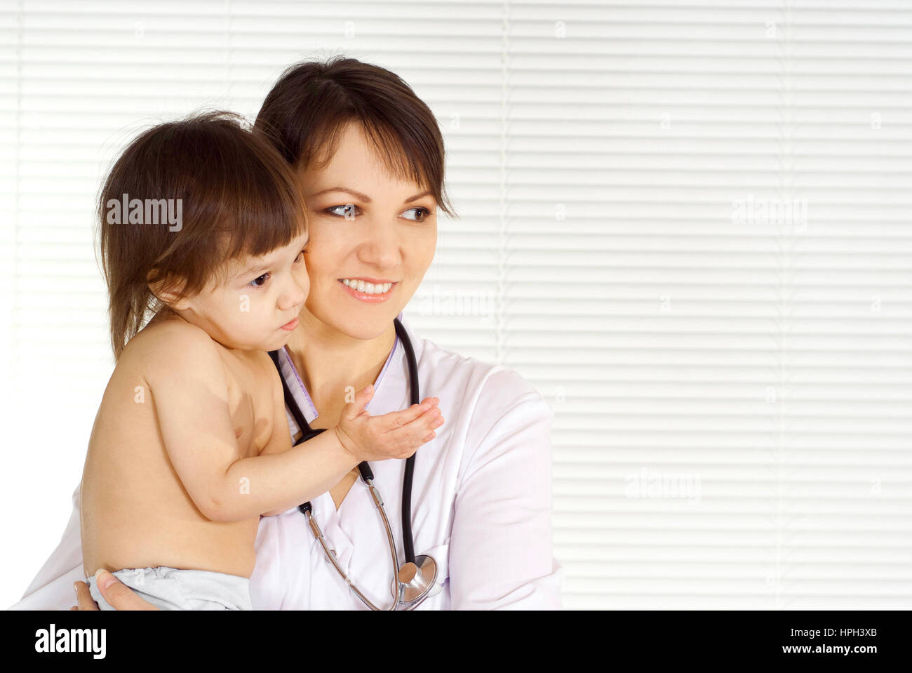 Portrait of a little girl at the doctor pediatrician Stock Photo - Alamy