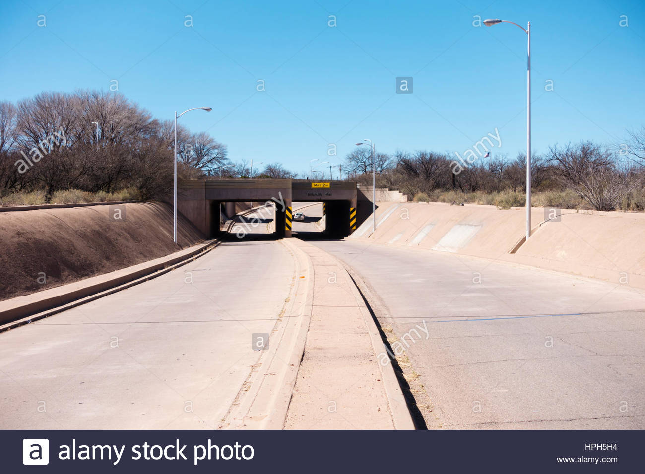 Railroad Underpass Stock Photos & Railroad Underpass Stock Images - Alamy