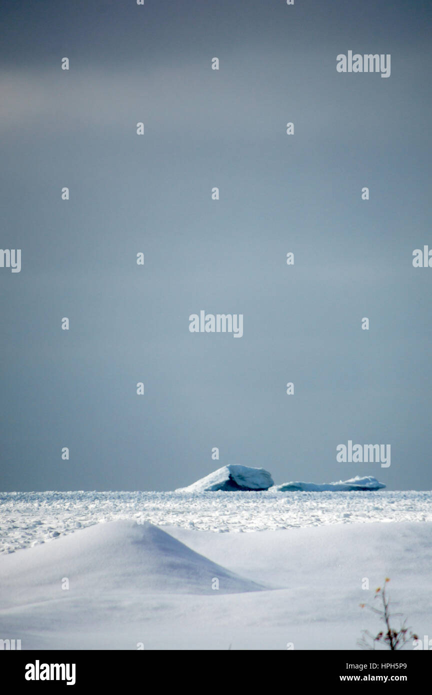Wintry Lake huron icebergs and snow dunes landscape Stock Photo - Alamy