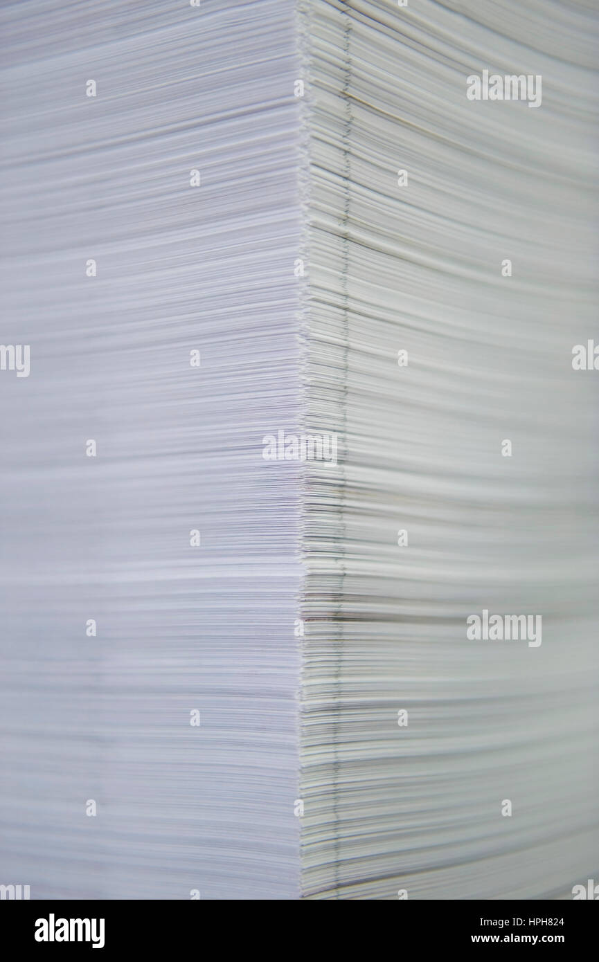 Papierstapel - stuck of paper Stock Photo - Alamy