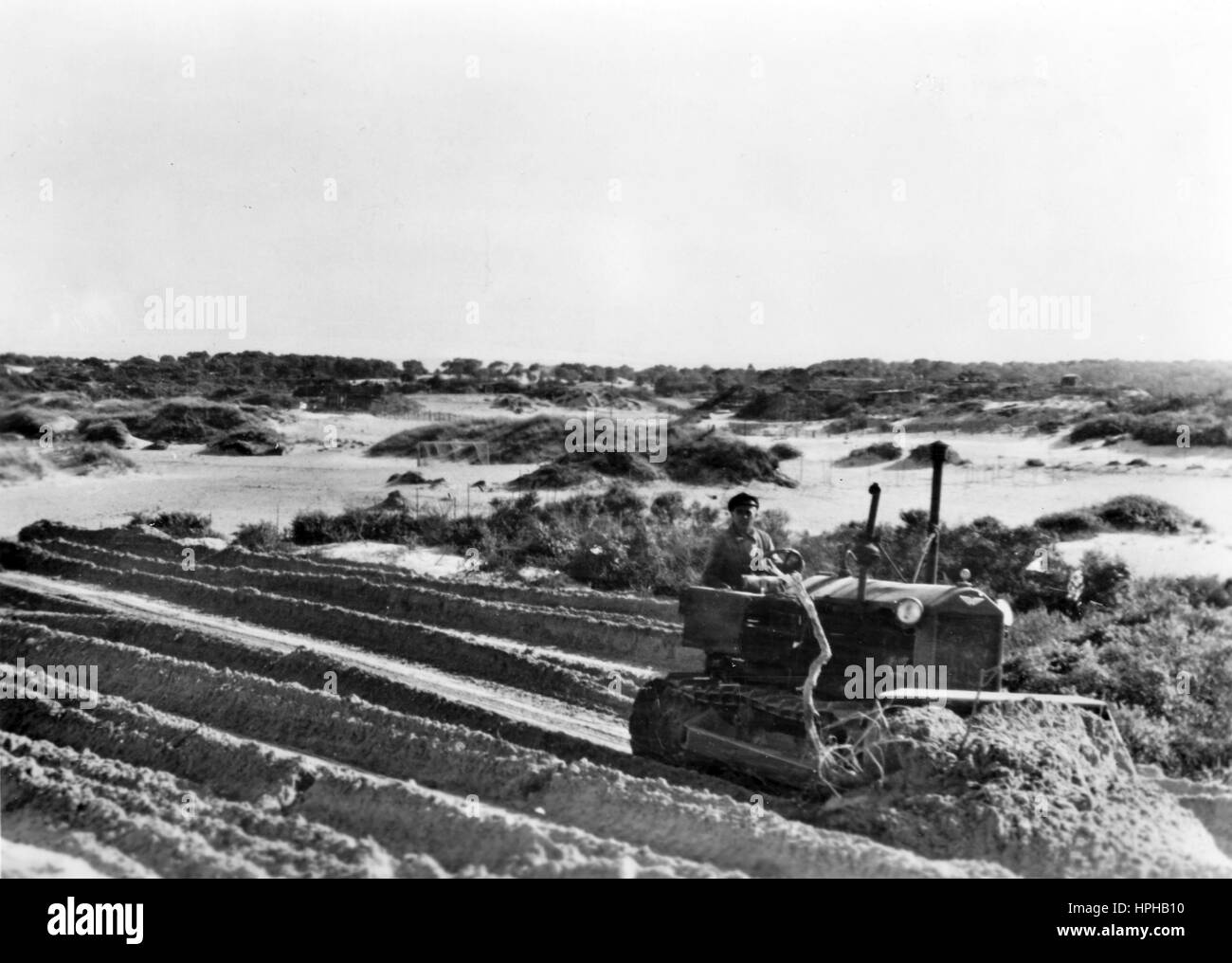 10 story high building construction Black and White Stock Photos ...