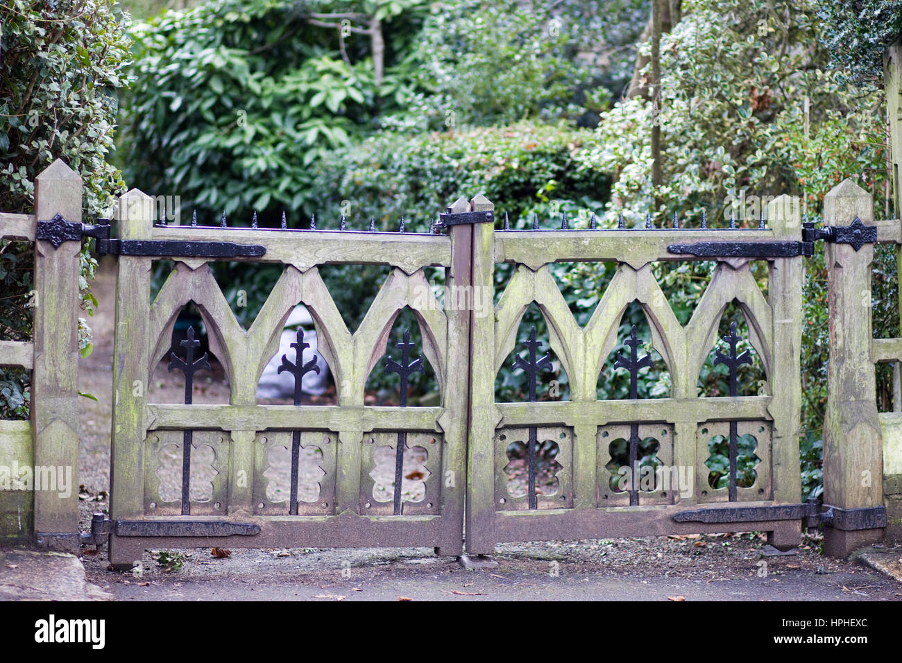 Driveway gates hi-res stock photography and images - Alamy