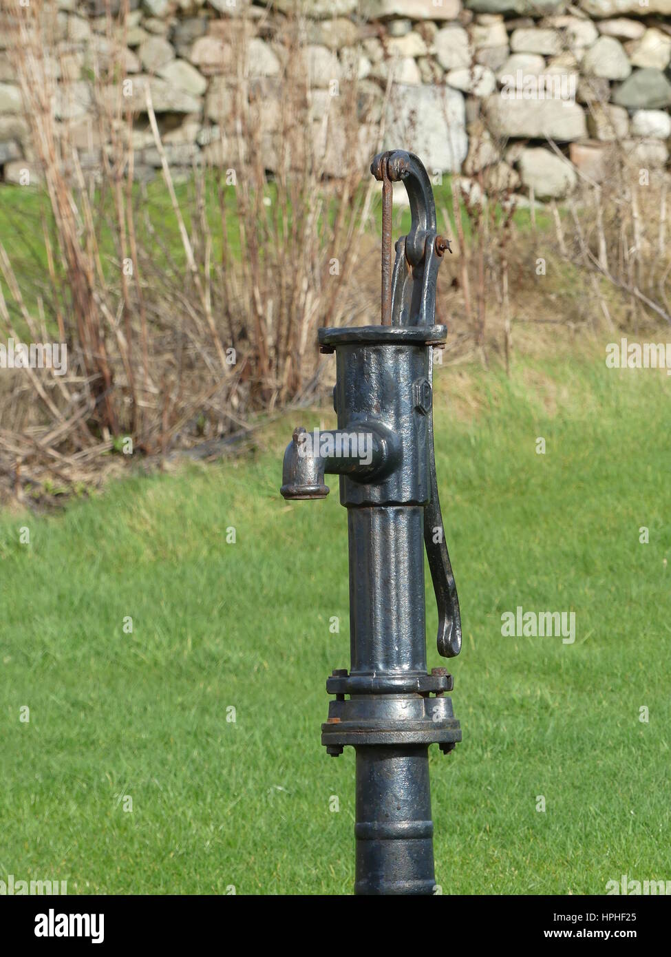 Cast iron water pump and well hi-res stock photography and images - Alamy