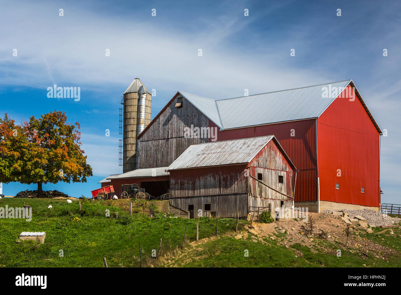 Amish farm red barn hi-res stock photography and images - Alamy