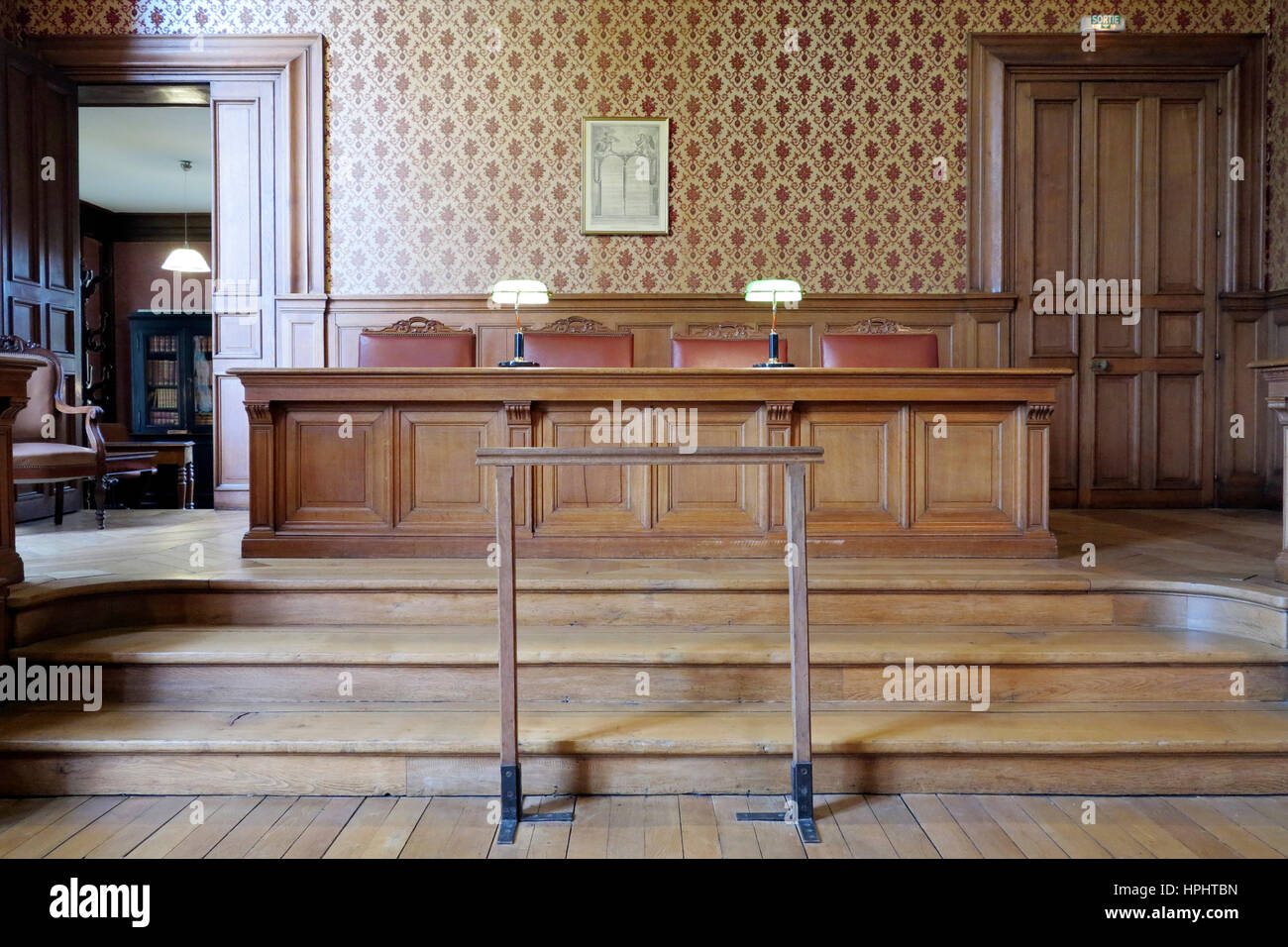Witness stand hi-res stock photography and images - Alamy