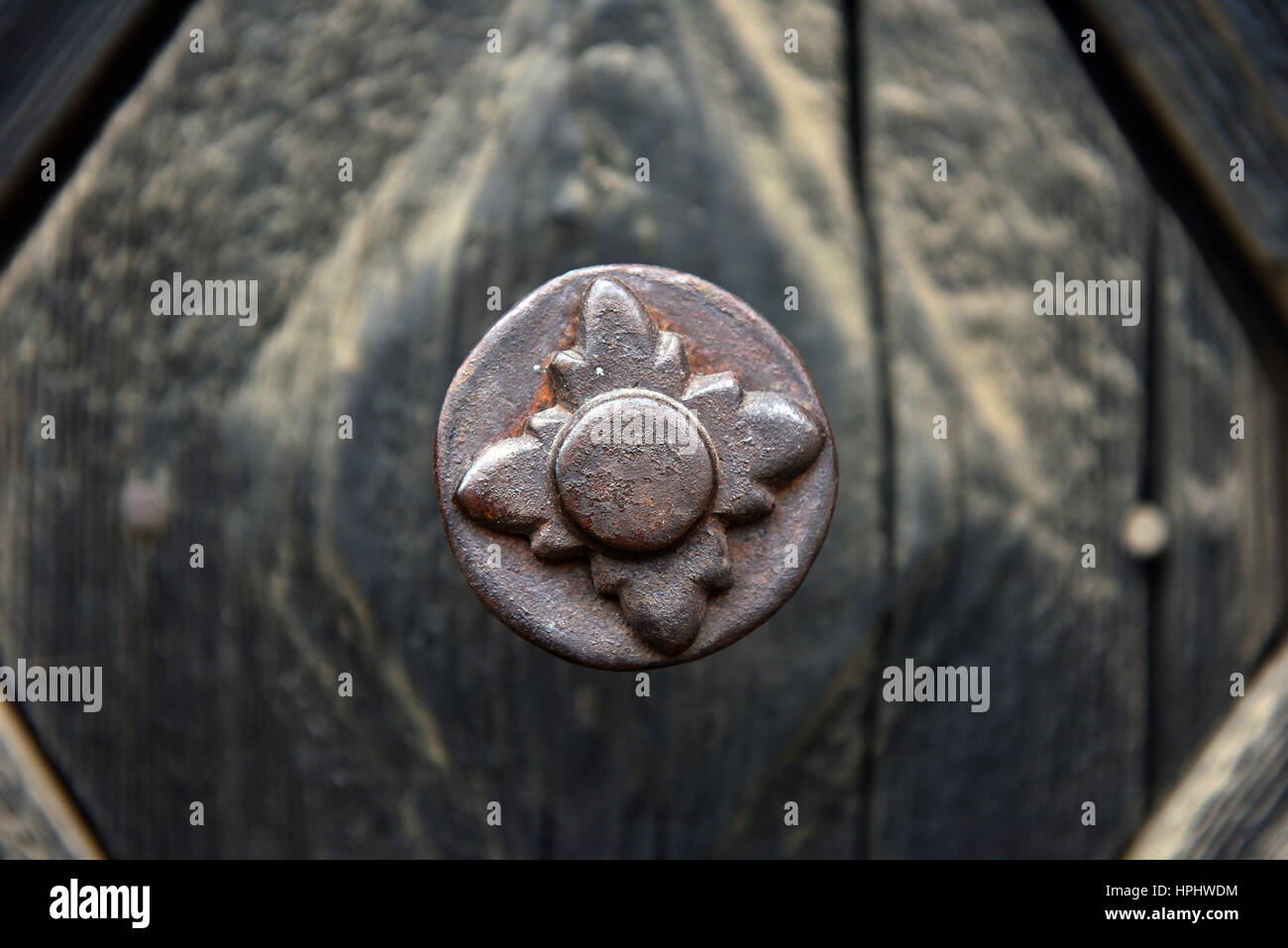 Rusty iron door knob on a vintage wooden door Stock Photo - Alamy
