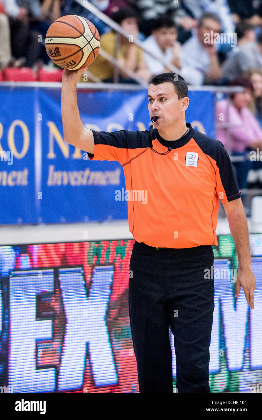 November 8, 2015: Marius Ciulin the Game's referee during the LNBM ...