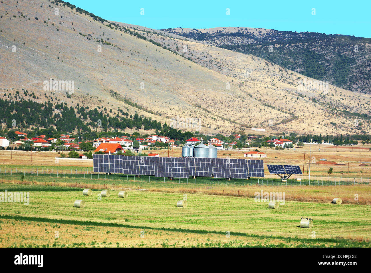 Solar power unit for the conversion of sunlight into electricity using ...