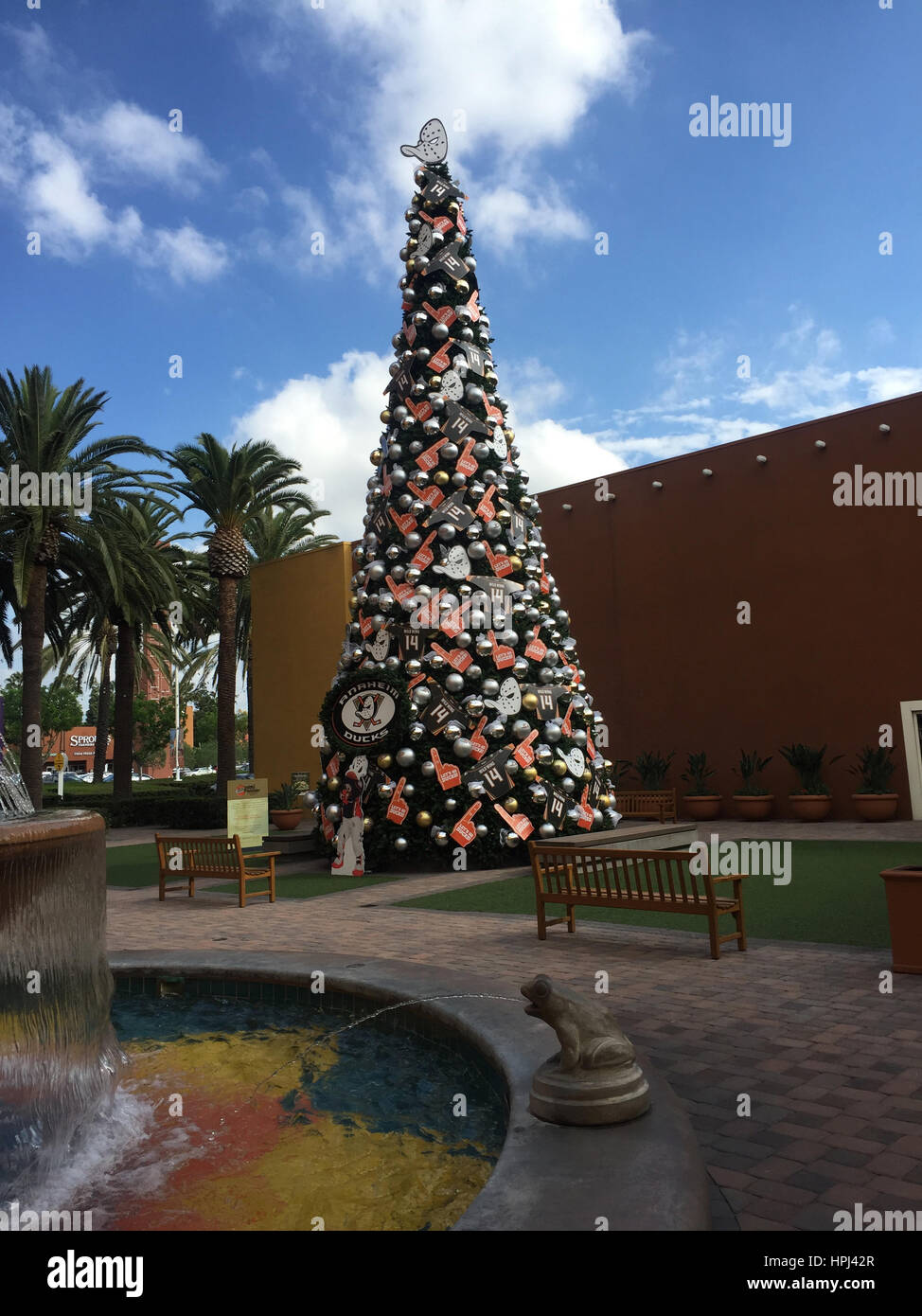 Outdoor mall hi-res stock photography and images - Alamy