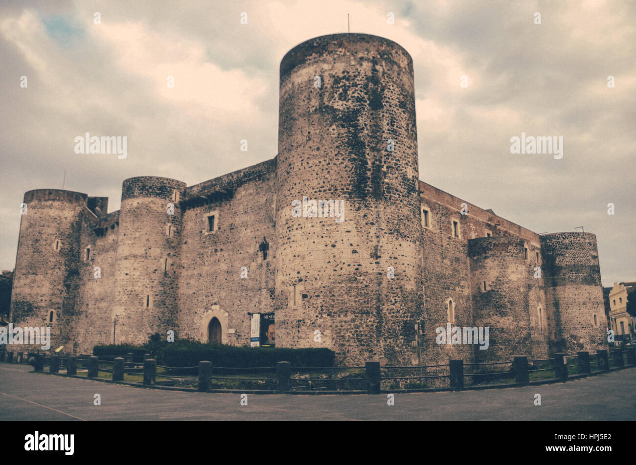 Middleage architecture hi-res stock photography and images - Alamy