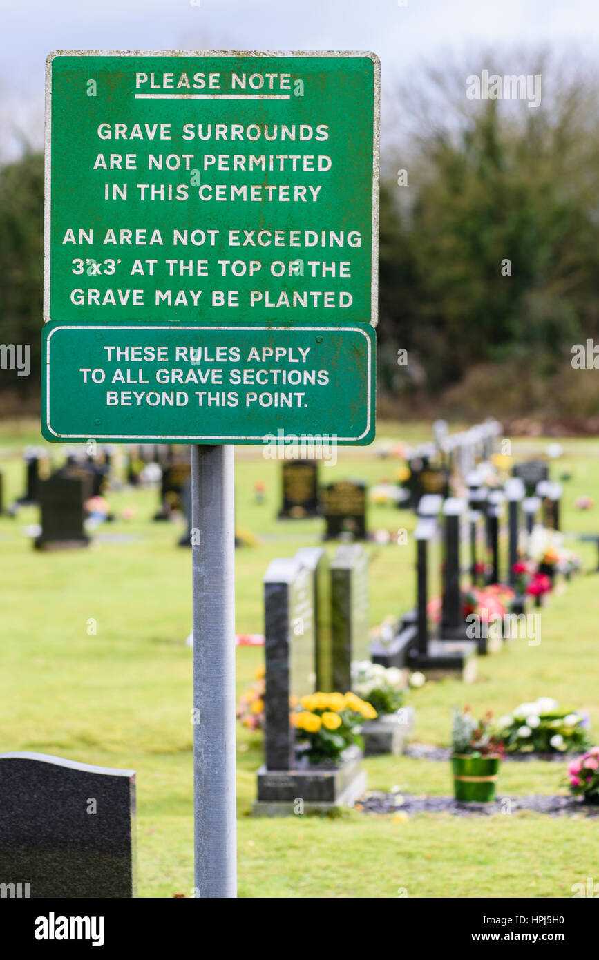 Sign in lawn cemetery hi-res stock photography and images - Alamy