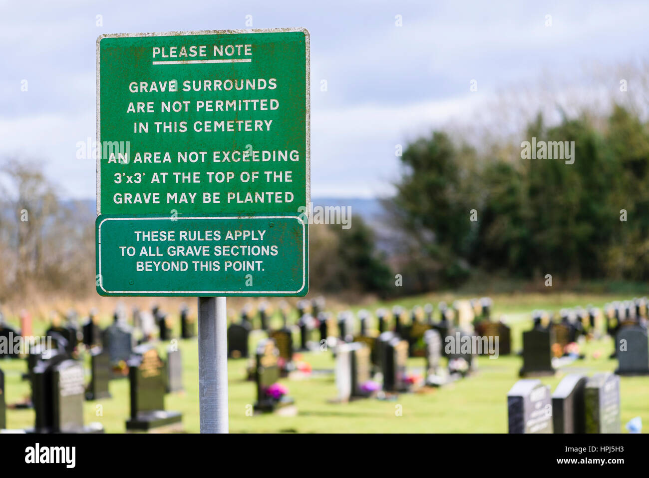 Sign in lawn cemetery hi-res stock photography and images - Alamy