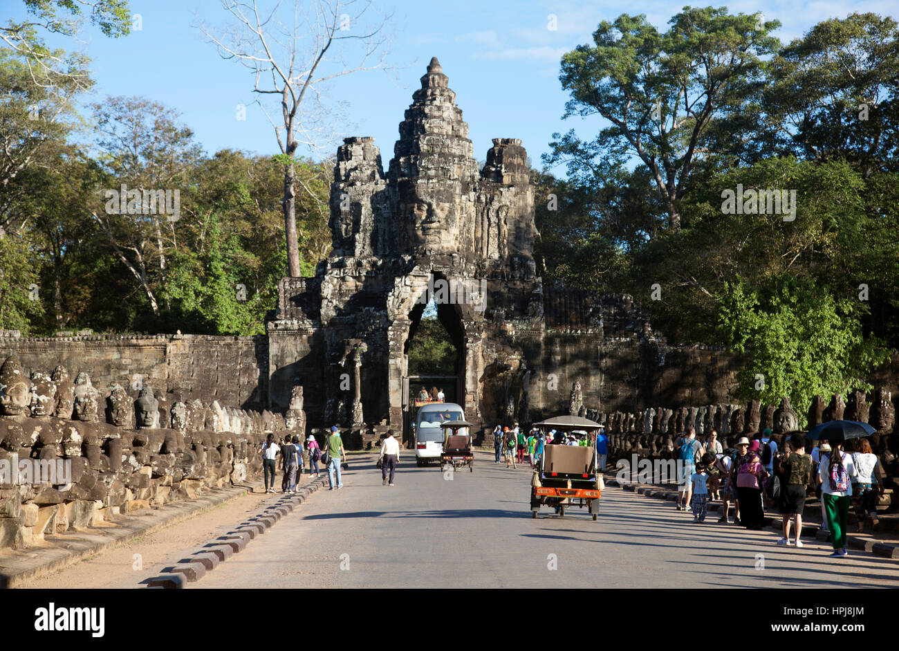 Large figurative sculpture hi-res stock photography and images - Alamy