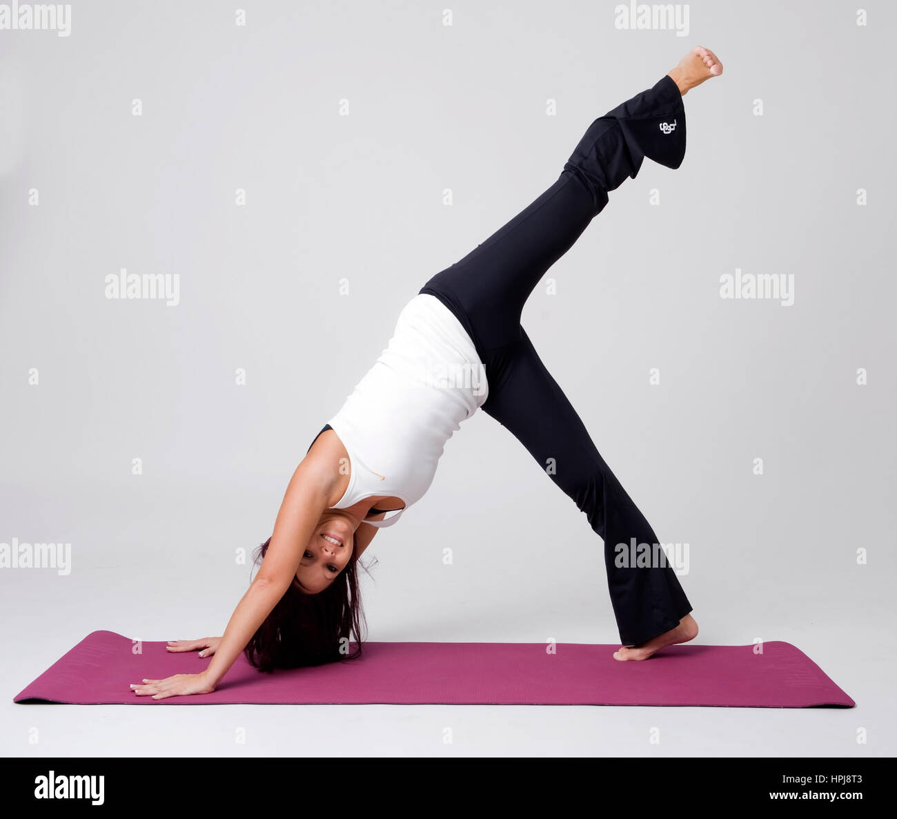 Model released , Frau macht Pilatesuebung - woman does pilates Stock ...