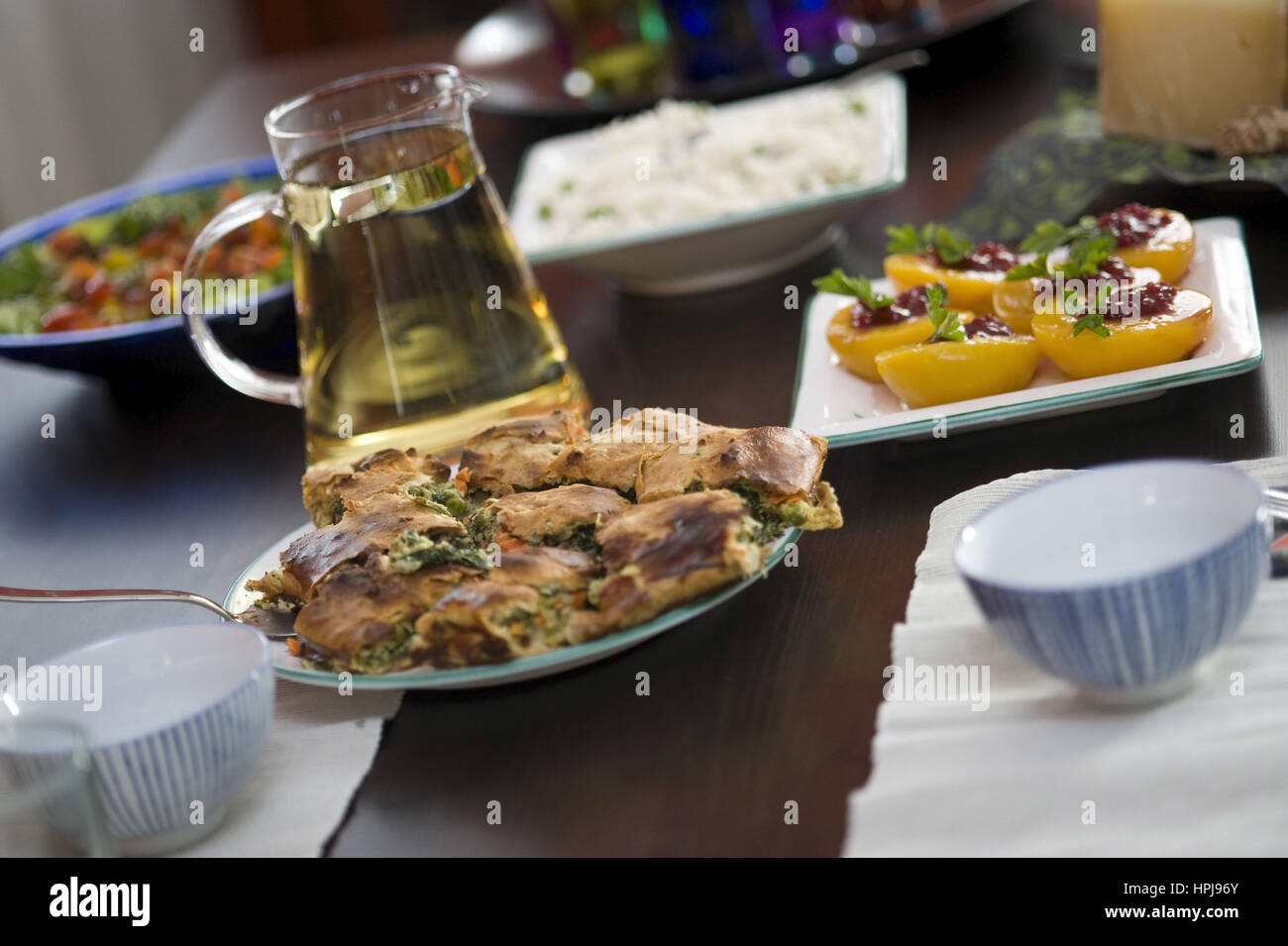 Well laid dining table hi-res stock photography and images - Alamy