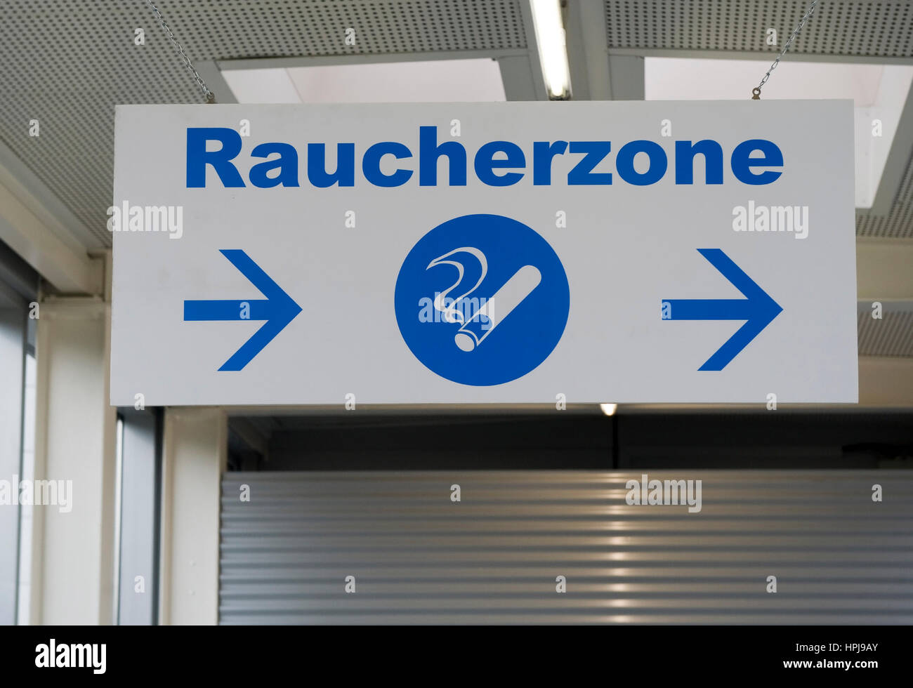 Raucherzone hi-res stock photography and images - Alamy