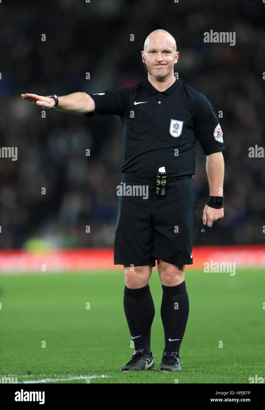 Simon hooper referee hi-res stock photography and images - Alamy