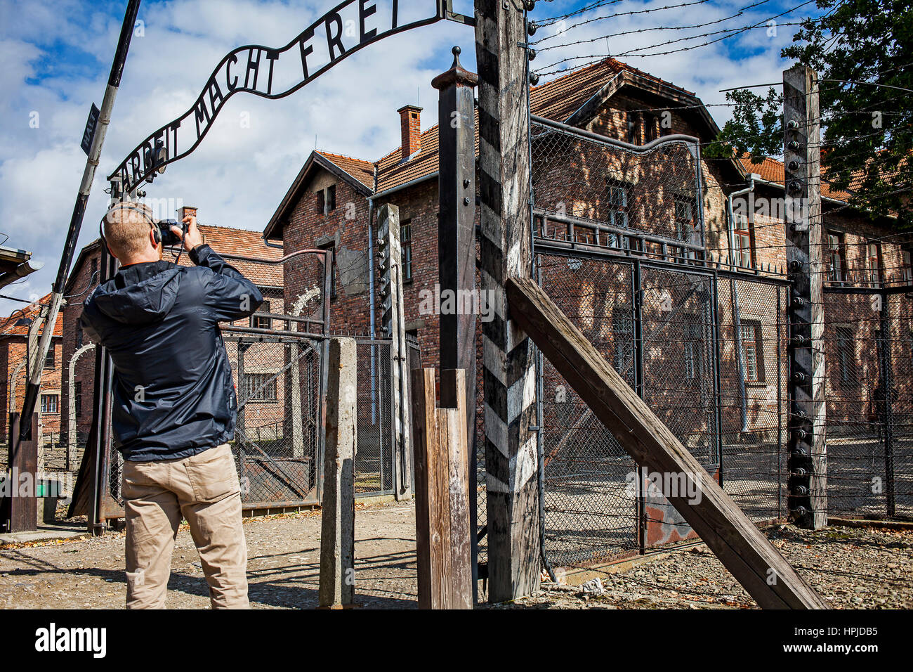 The main entrance to auschwitz ii birkenau hi-res stock photography and ...