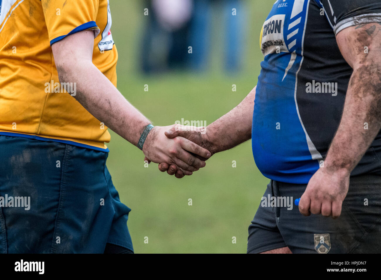 Men about to shake hands hi-res stock photography and images - Alamy