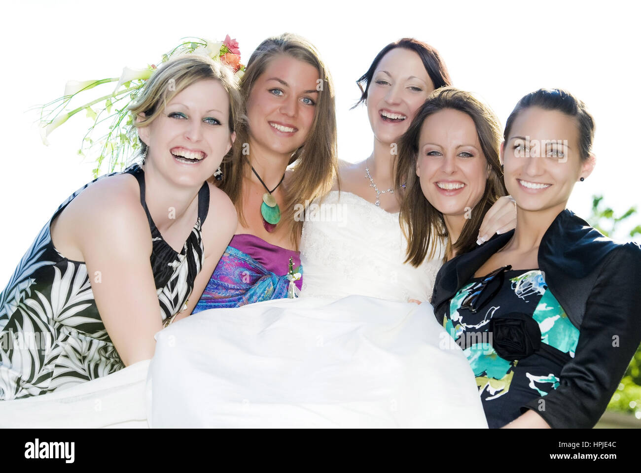 Braut und Freundinnen - bride and friends Stock Photo - Alamy