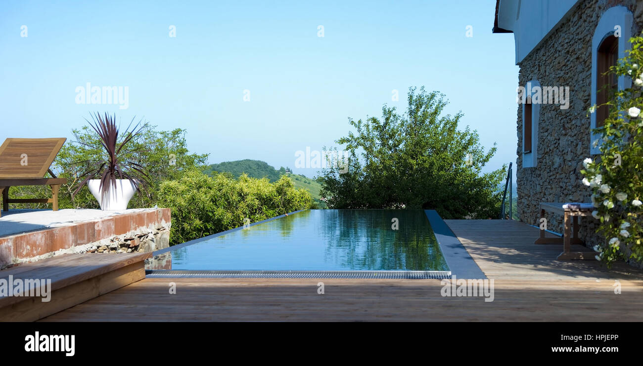 Haus mit Pool - house with swimming pool Stock Photo - Alamy