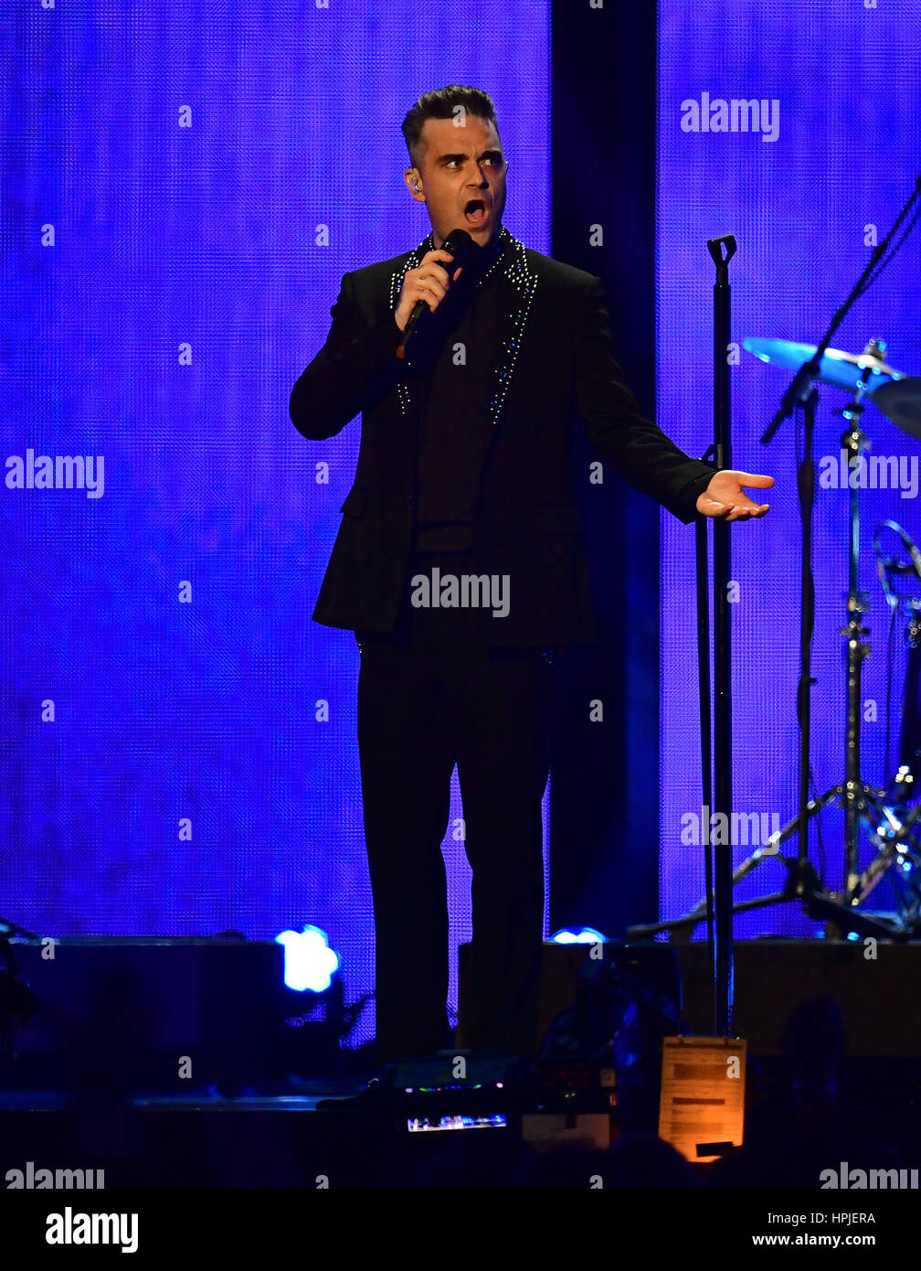 O2 arena london broken hi-res stock photography and images - Alamy