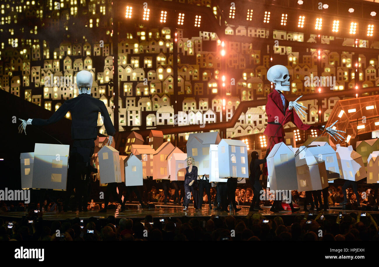 Katy perry performing at the o2 arena london hi-res stock photography ...