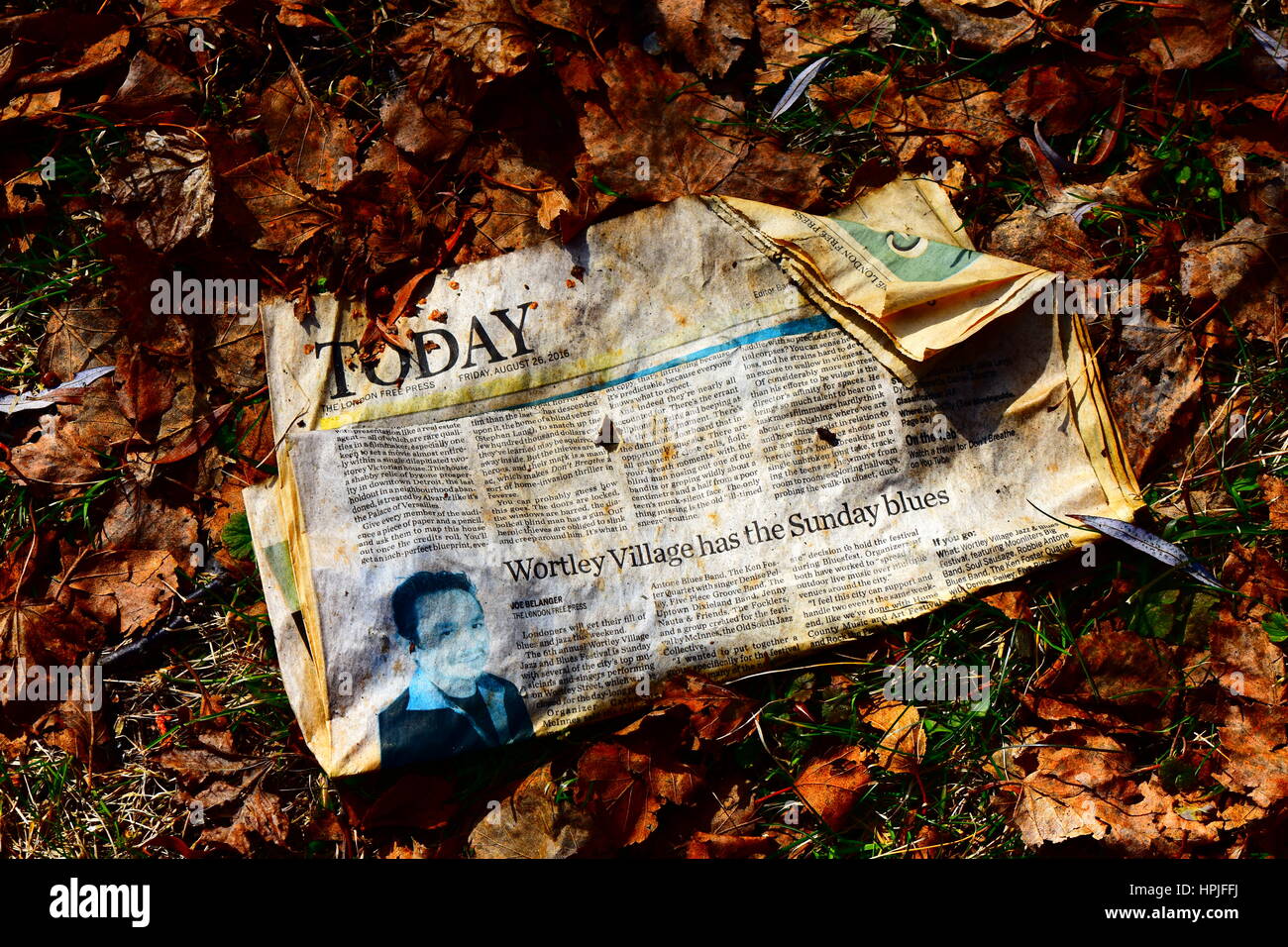 Newspaper leaf hi-res stock photography and images - Alamy
