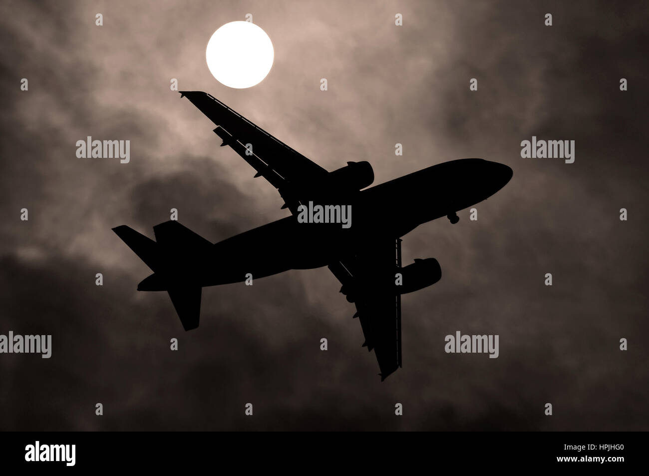 Aircraft sun silhouette hi-res stock photography and images - Alamy