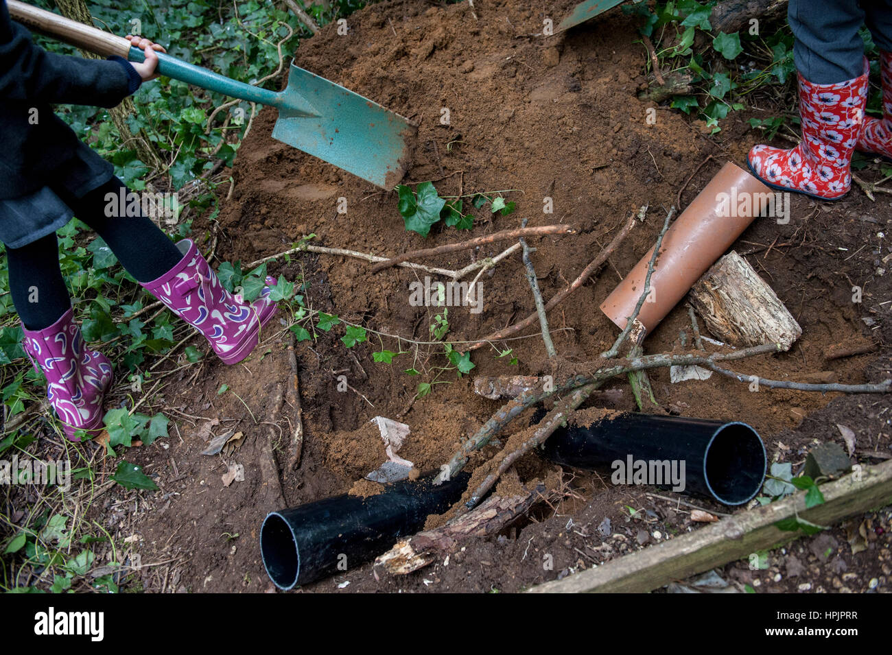 primary school kids building a hibernaculum step by step pictures ...