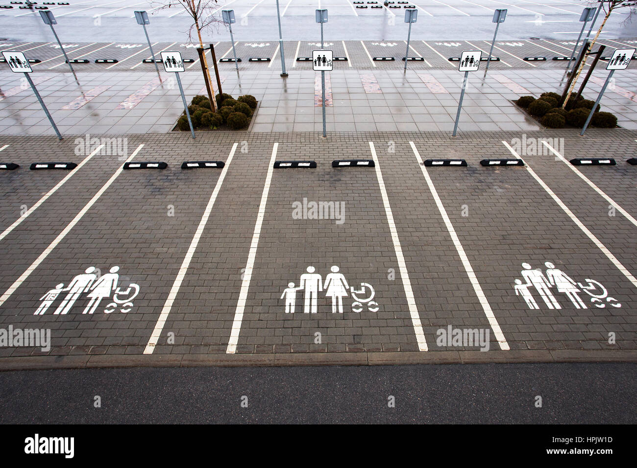 Car parking parking space hi-res stock photography and images - Alamy