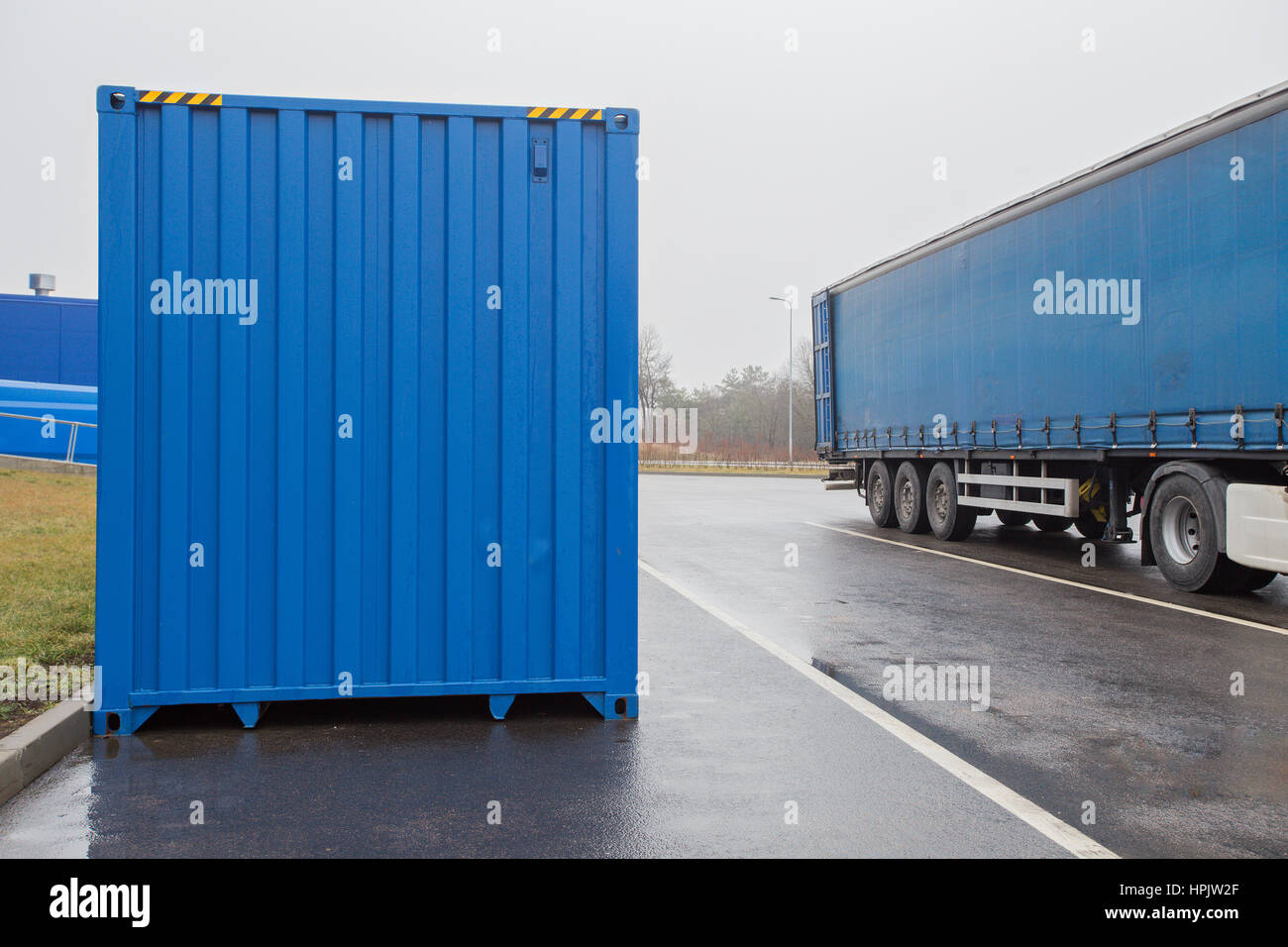 Shipping container on truck hi-res stock photography and images - Alamy