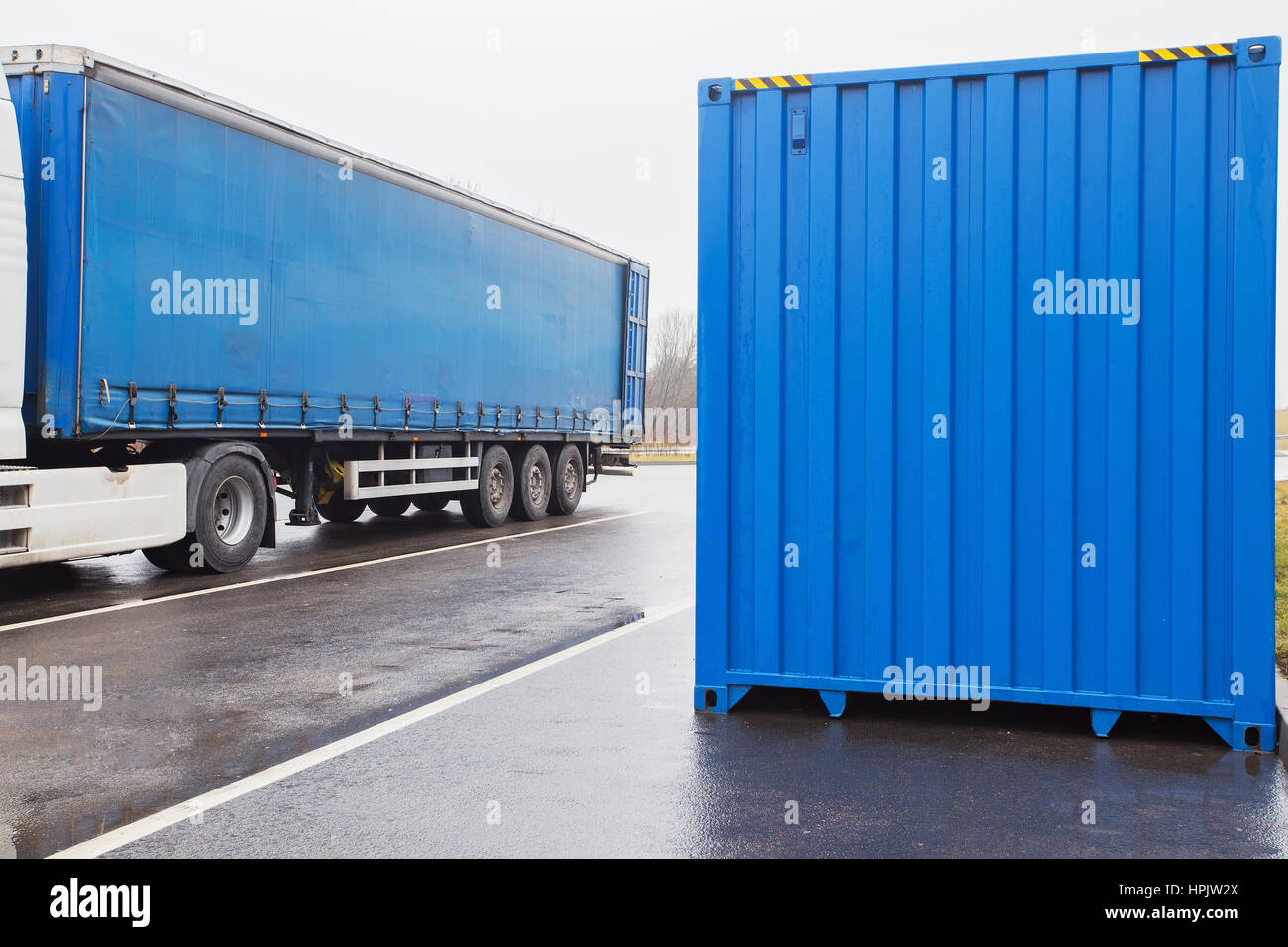 Blue shipping container stack hi-res stock photography and images - Alamy