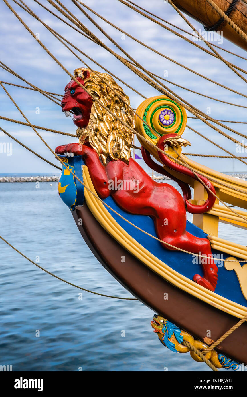 Carved figurehead on bow ship hi-res stock photography and images - Alamy