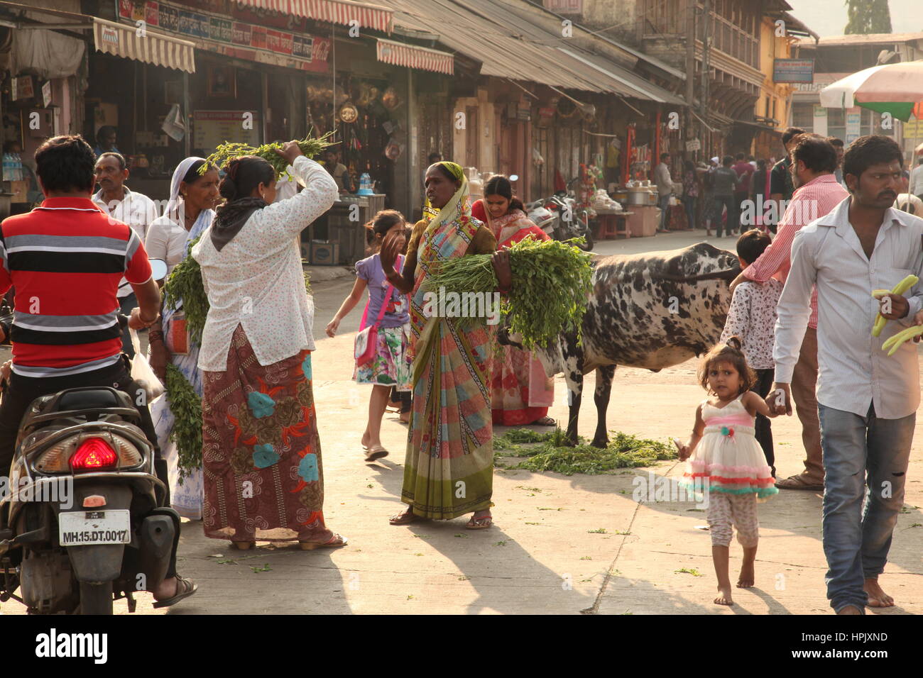 Young poor indian street hi-res stock photography and images - Alamy