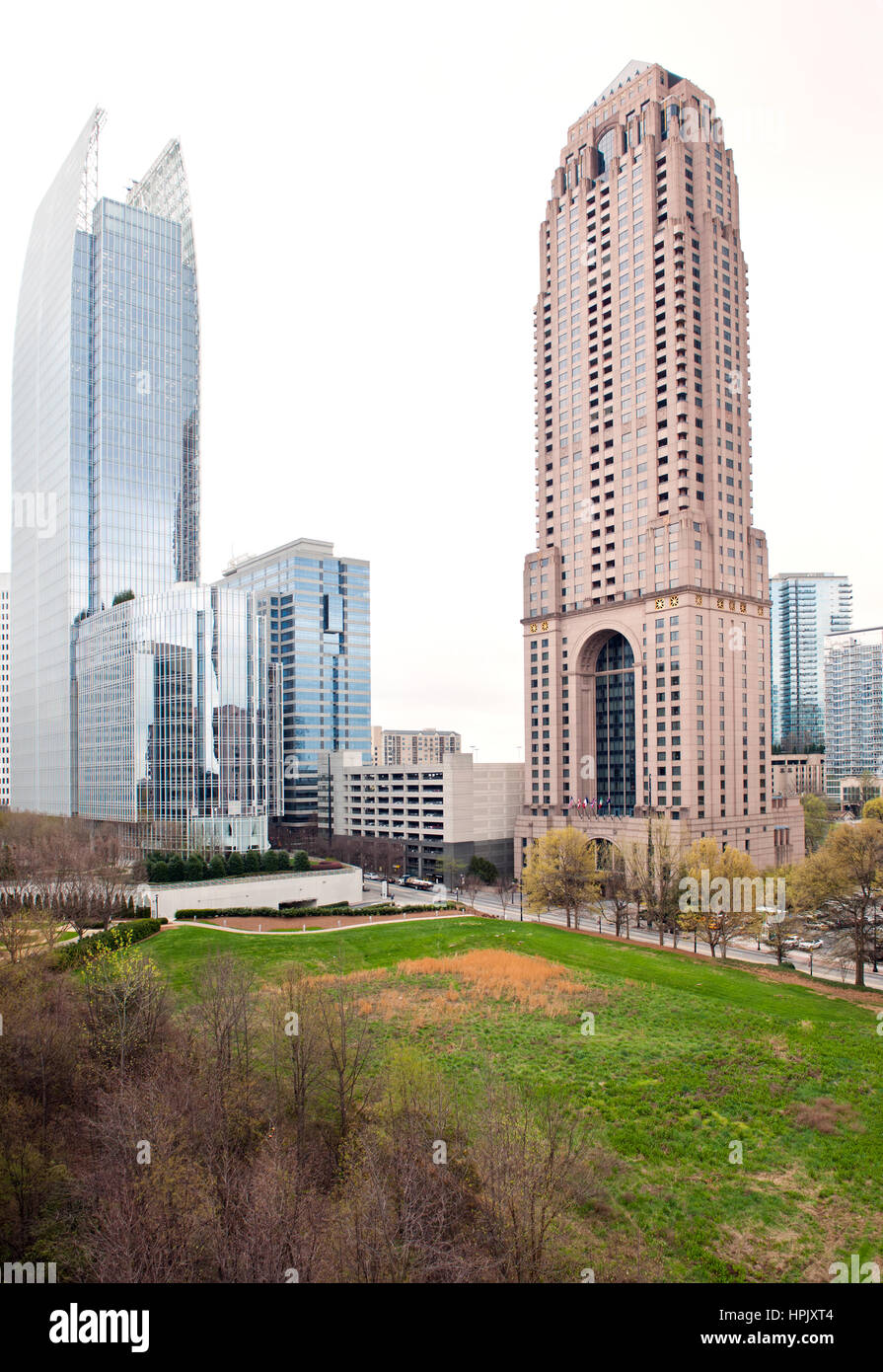 Building on cloudy day hi-res stock photography and images - Alamy