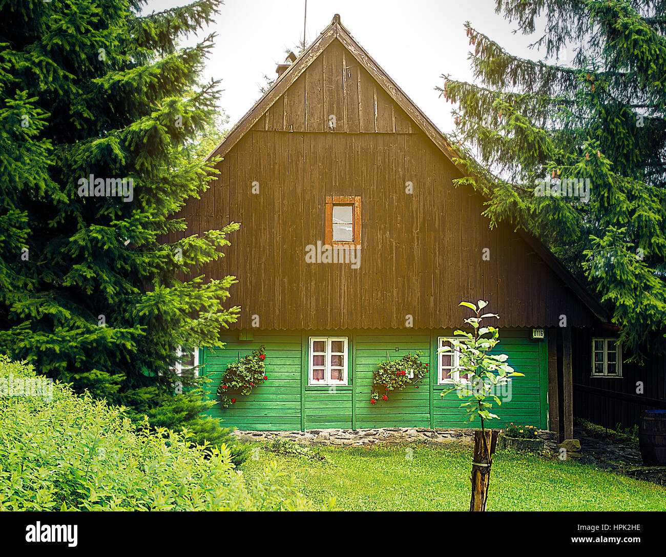 Chalet architecture hi-res stock photography and images - Alamy
