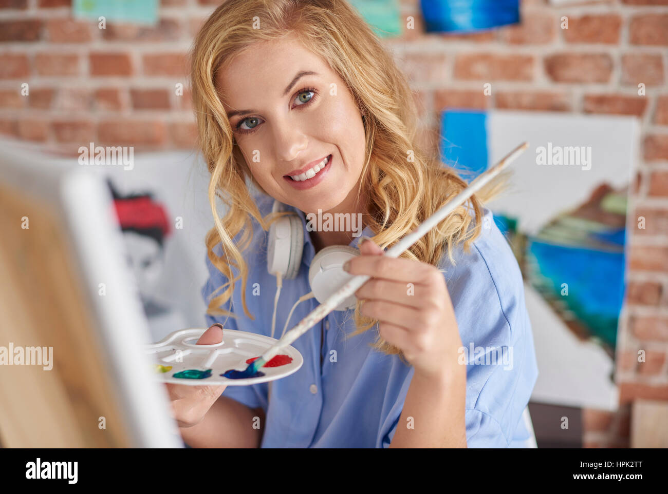 Woman artist palette hi-res stock photography and images - Alamy