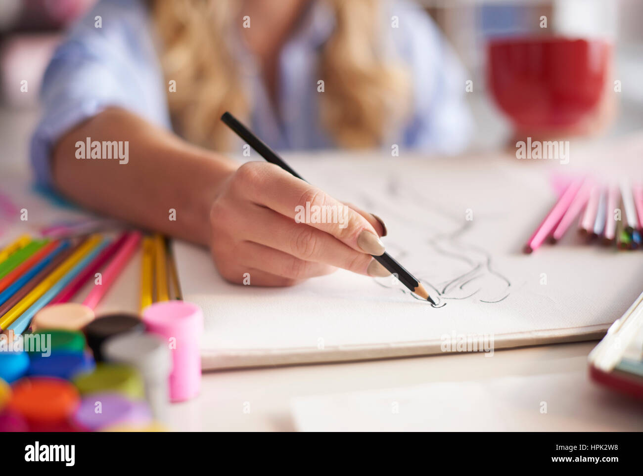 Woman drawing sketches in the book Stock Photo - Alamy