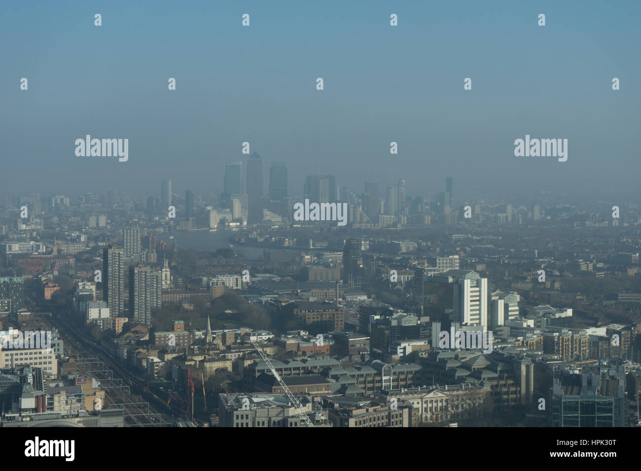 High rise horizon hi-res stock photography and images - Alamy