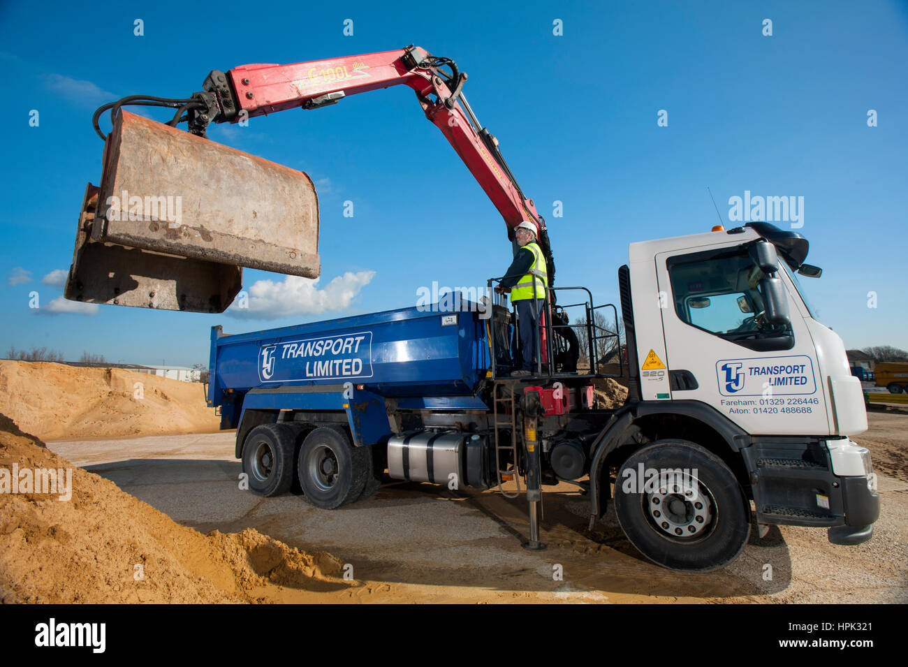 Lorry bucket hi-res stock photography and images - Alamy
